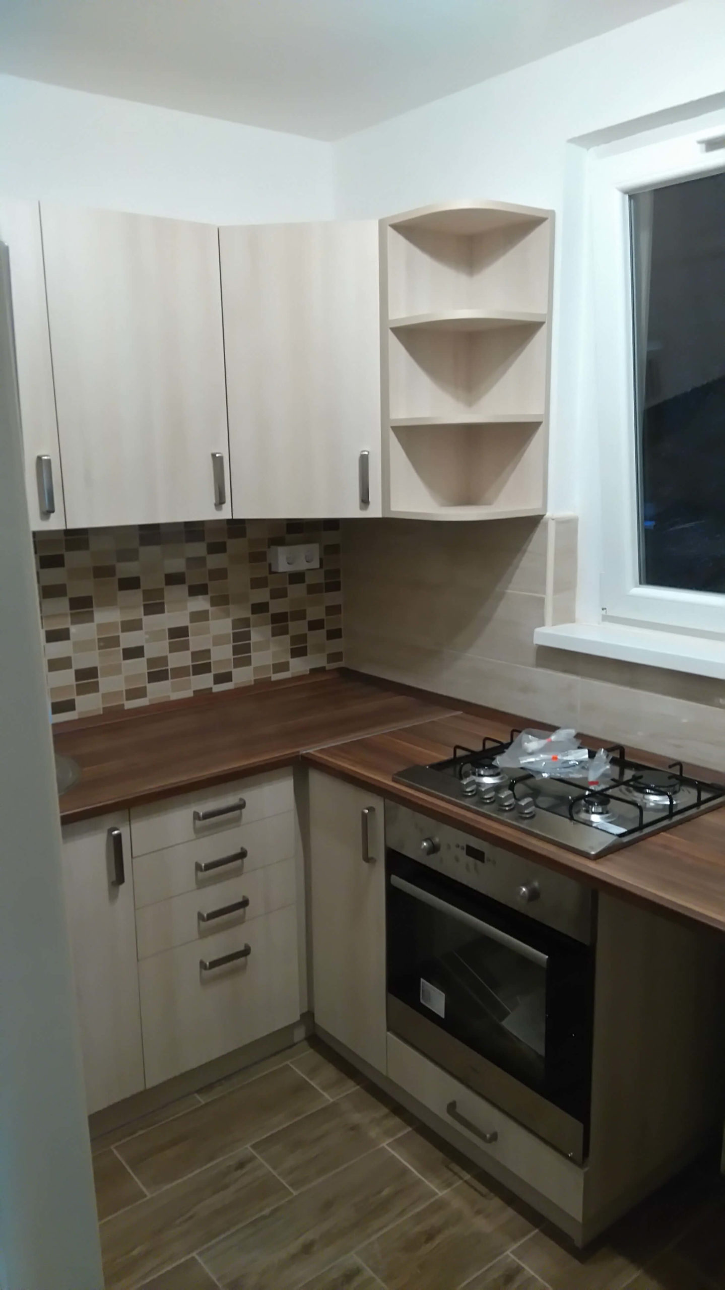 Panellakásba konyhabútor